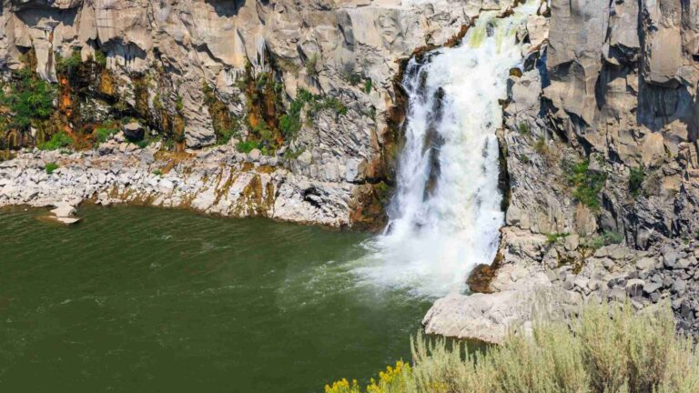 15 Gorgeous Waterfalls In Twin Falls You Can't Miss In Idaho