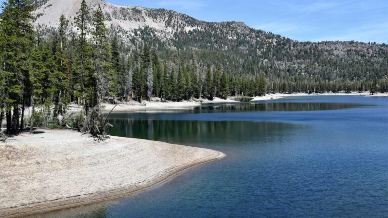16 Beautiful Lakes In Mammoth Lakes For A Summer Weekend Getaway