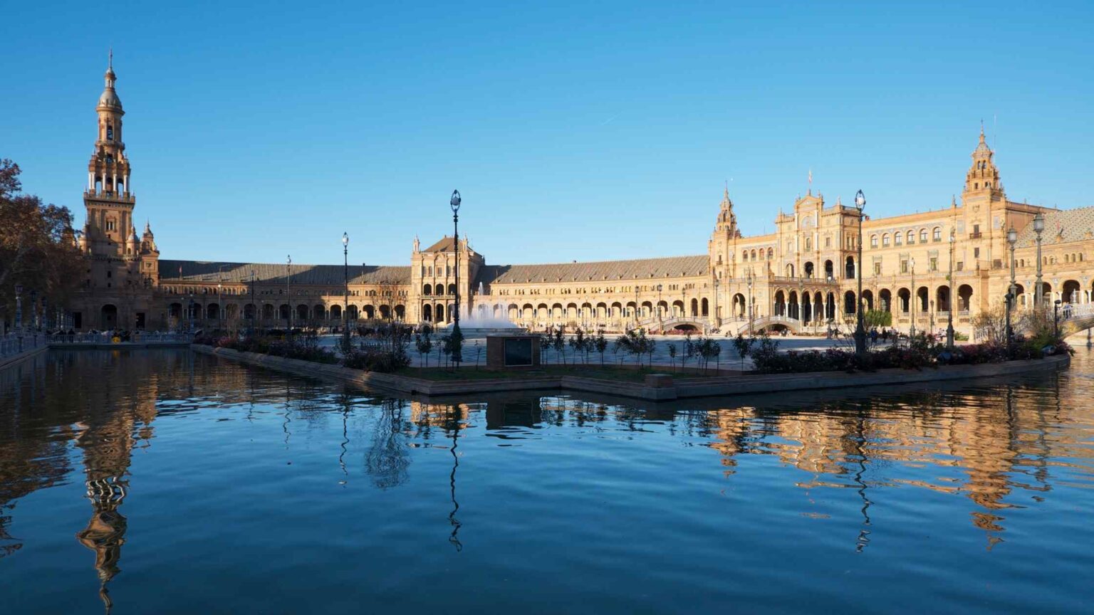 How to Explore Spain in a Week - Best Possible Itineraries(+tips)