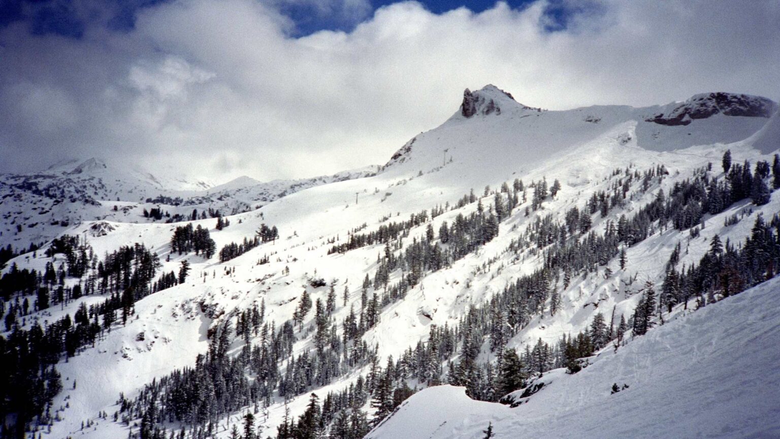 Snow In California - 28 Prettiest Places For a White Winter Trip