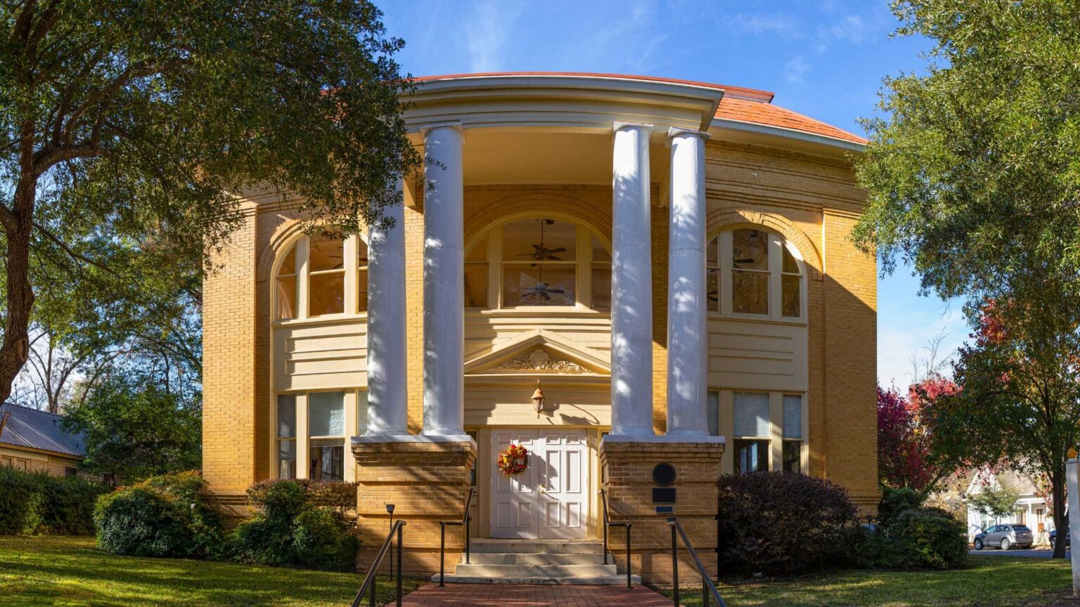 25 Christmas Towns In Texas For a Hallmark Like Winter Holiday