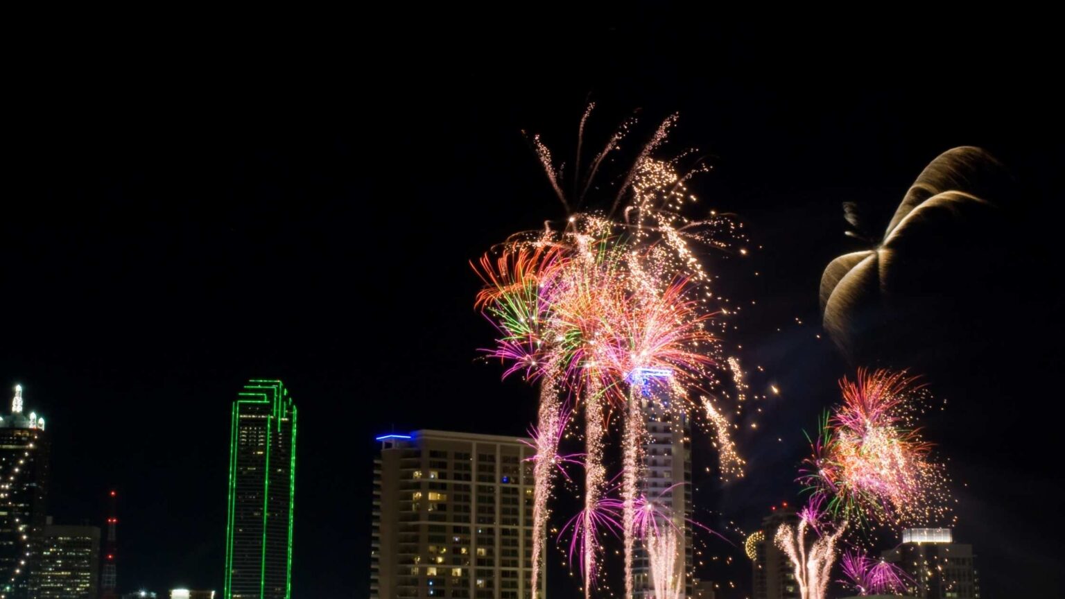 25 Christmas Towns In Texas For a Hallmark Like Winter Holiday