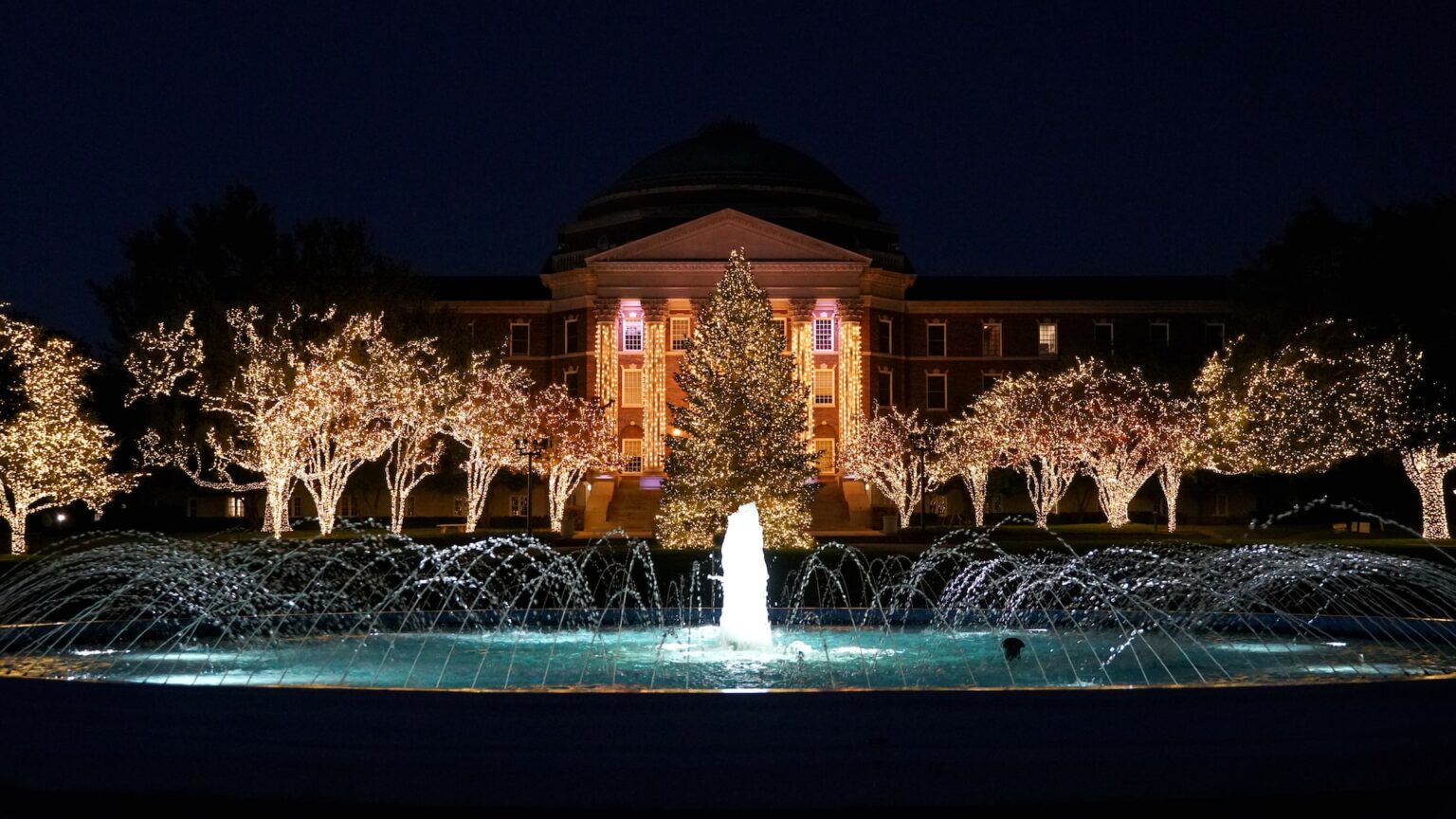 25 Christmas Towns In Texas For a Hallmark Like Winter Holiday