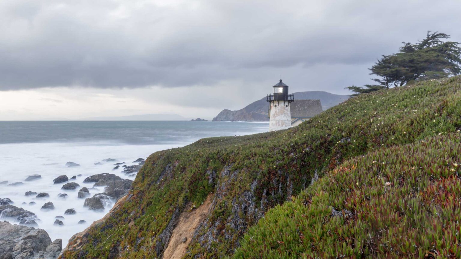21 Pretty Lighthouses In California You Should Visit At Least Once
