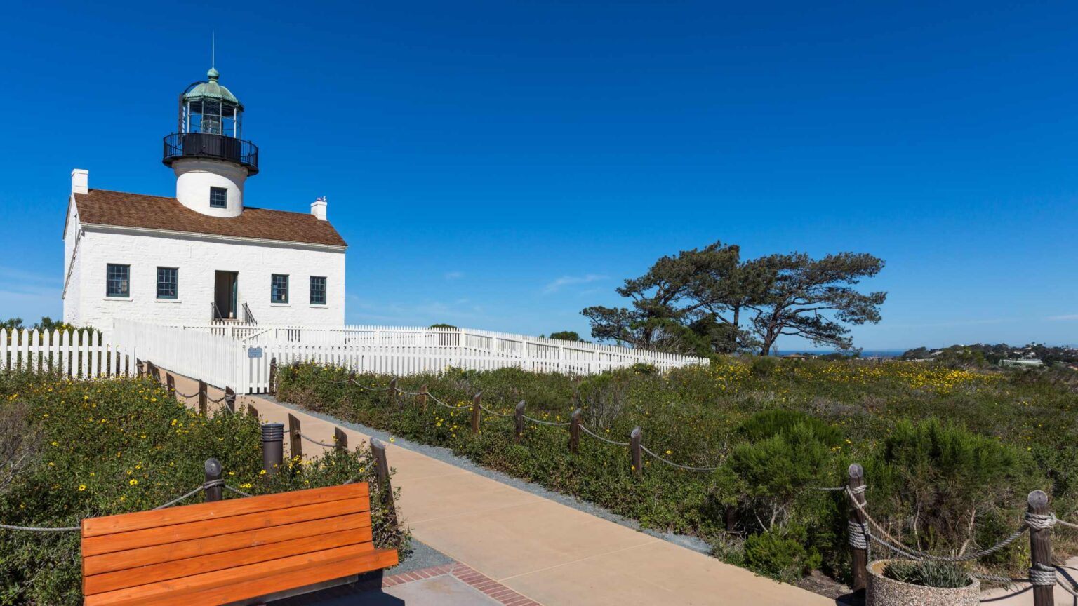 21 Pretty Lighthouses In California You Should Visit At Least Once