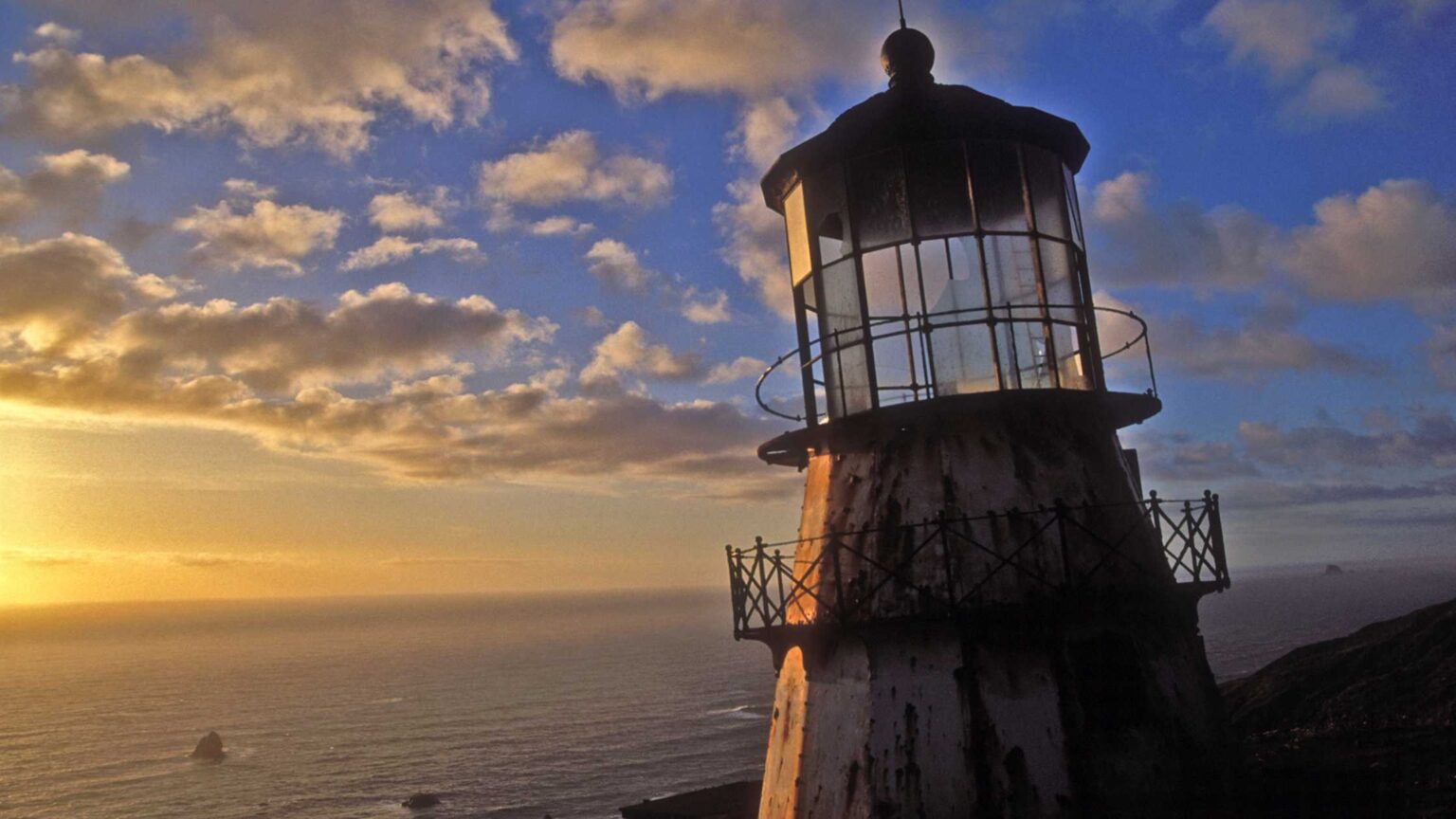 21 Pretty Lighthouses In California You Should Visit At Least Once